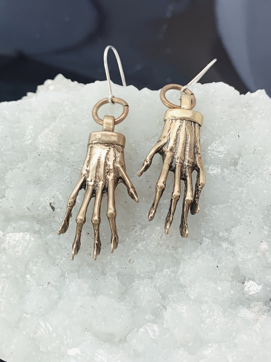 Helping hands – Paper Stranger